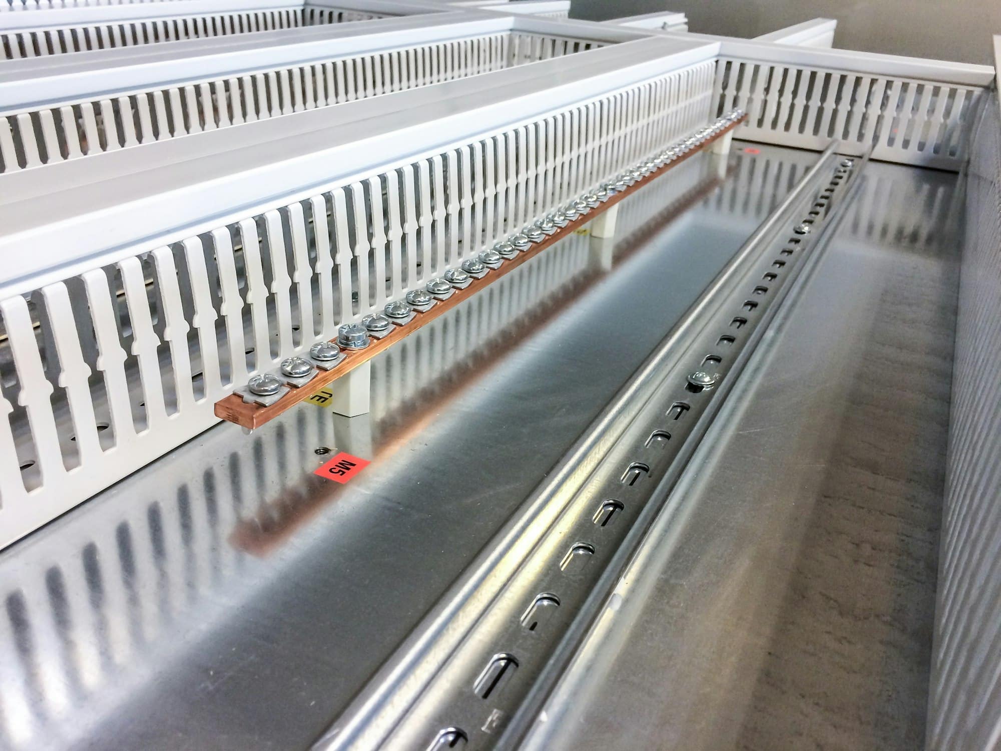 Comment faire pour installer un rail DIN